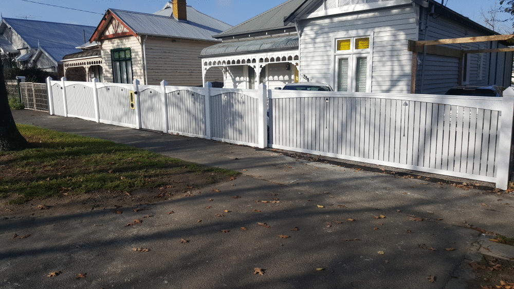 Picket Fencing - Melbourne Fencing & Decking