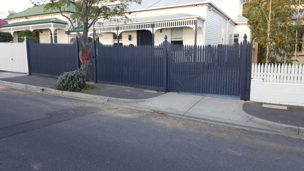 Picket Fencing - Melbourne Fencing & Decking