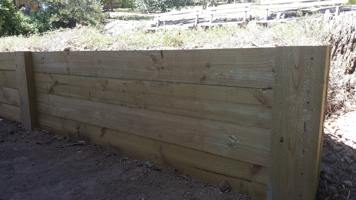 Retaining Walls and Pergola Builders, Melbourne - Melbourne Fencing ...